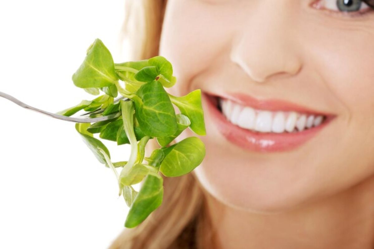 10 Ways to Whiten Your Teeth Naturally